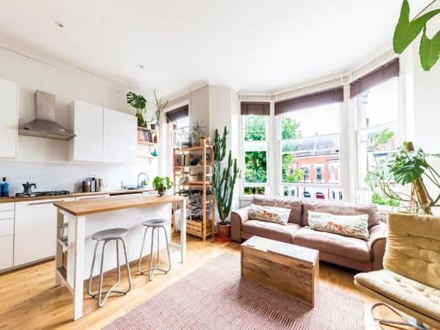 2 Bed Flat, Callcott Road, NW6