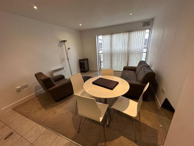 2 Bed Flat, Canal Wharf, B1