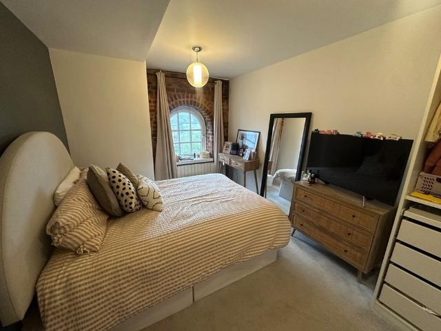2 Bed Flat, Castle Quay, M15