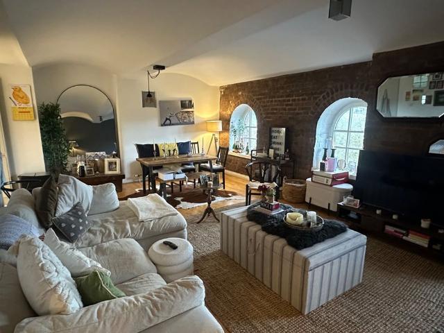 2 Bed Flat, Castle Quay, M15