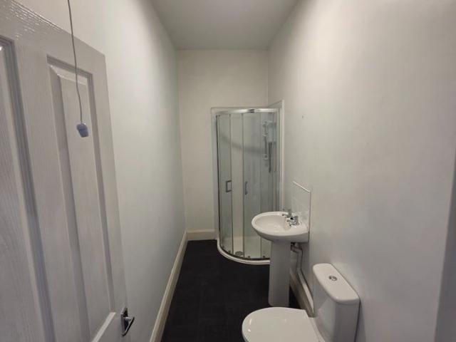 2 Bed Flat, Capitol Buildings, CH45