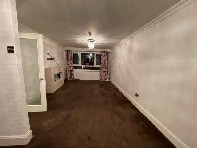 2 Bed Flat, Carnwadric Road Thornliebank, G46