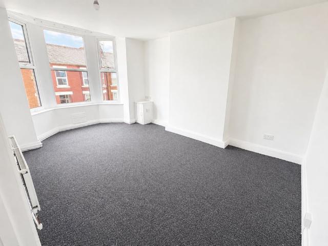 2 Bed Flat, Carlton Road, M6