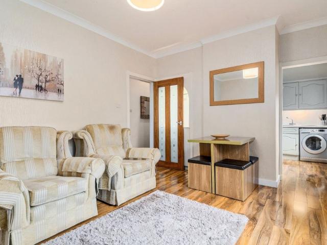 2 Bed Flat, Carrick Knowe Avenue, EH12