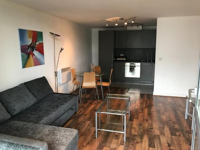 2 Bed Flat, Centenary Plaza, B1