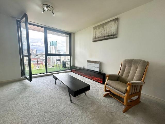 2 Bed Flat, Centenary Plaza, B1