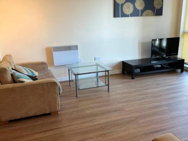 2 Bed Flat, Centenary Plaza, B1