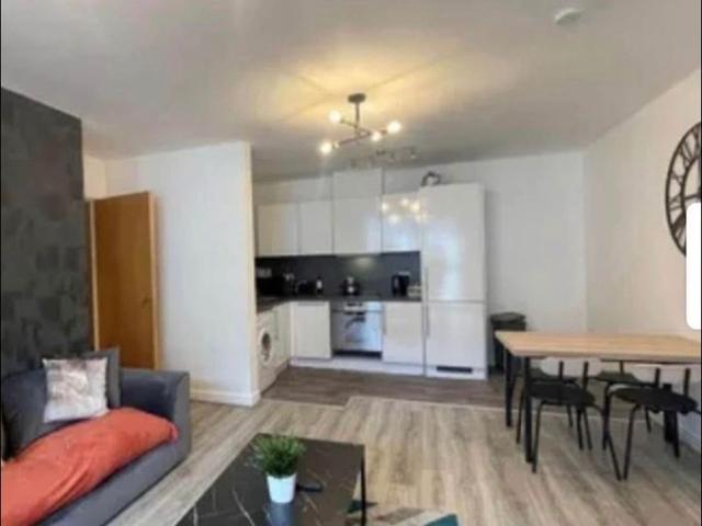 2 Bed Flat, Centenary Plaza, B1