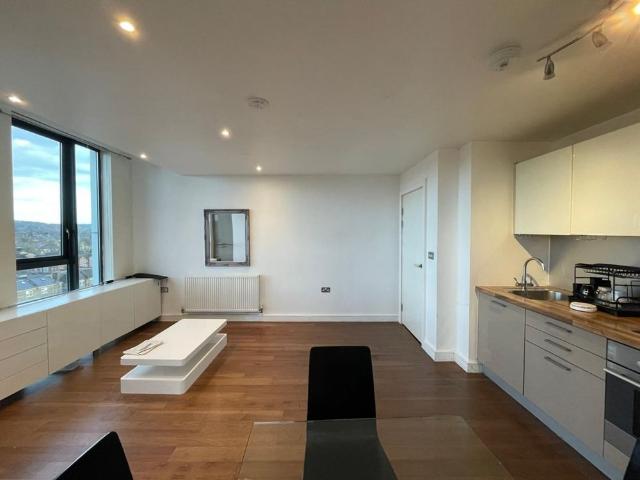 2 Bed Flat, Centrillion Point, CR0