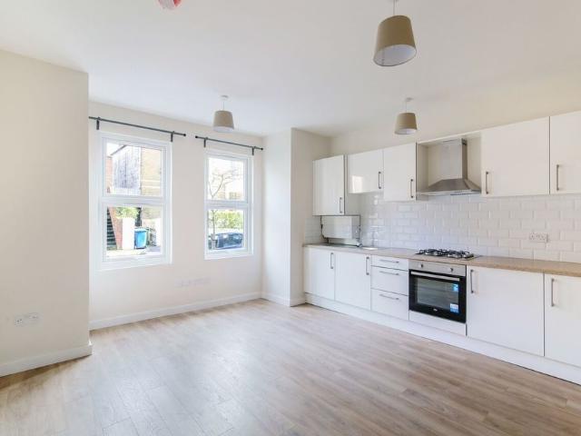 2 Bed Flat, Champion Grove, SE5