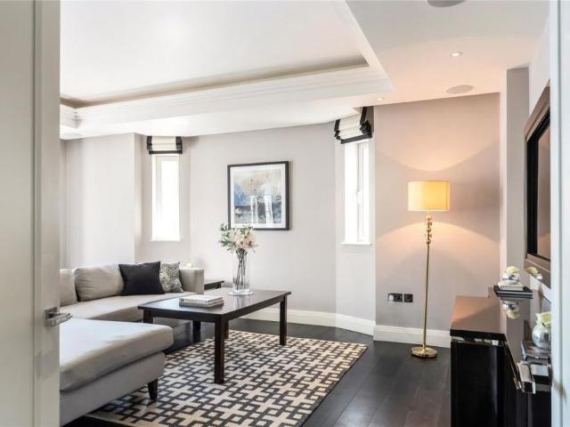 2 Bed Flat, Chantrey House, SW1W