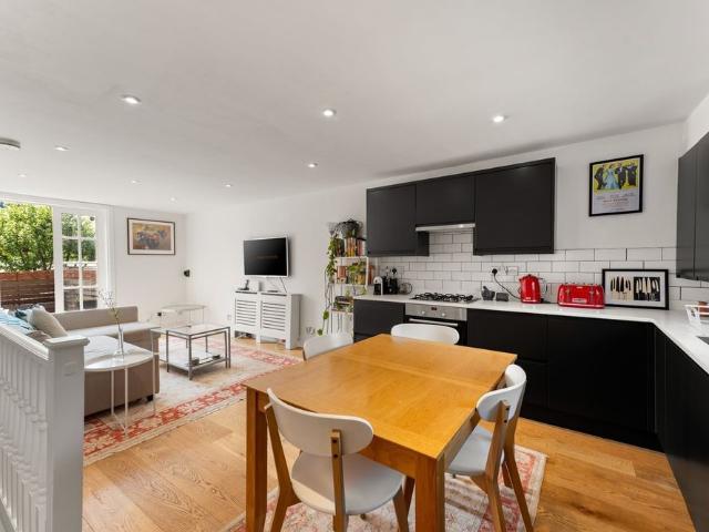 2 Bed Flat, Chalk Farm Road, NW1