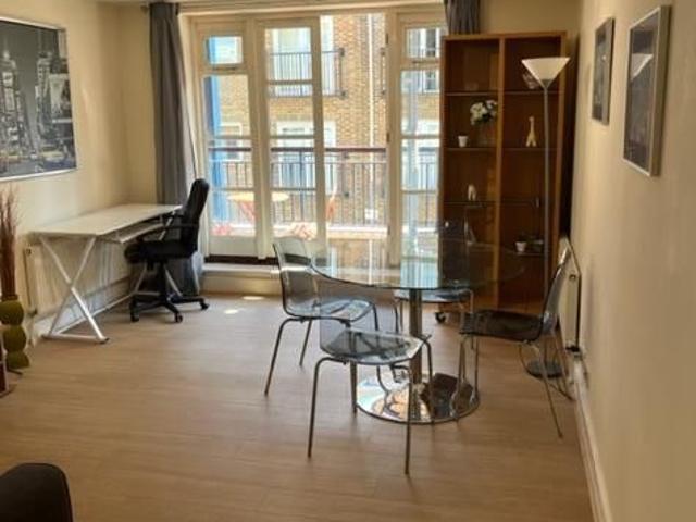 2 Bed Flat, Challenger House, E14