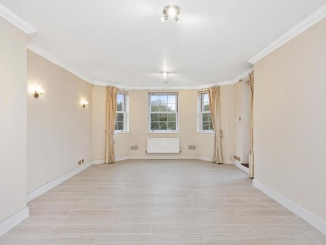 2 Bed Flat, Chapman Square, SW19
