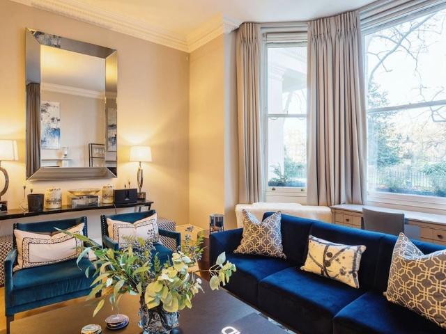 2 Bed Flat, Charlesworth House, SW7