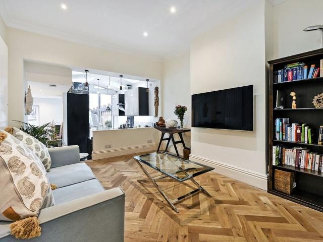 2 Bed Flat, Chelsea, SW10