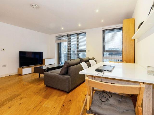 2 Bed Flat, Chesworth Court, E1