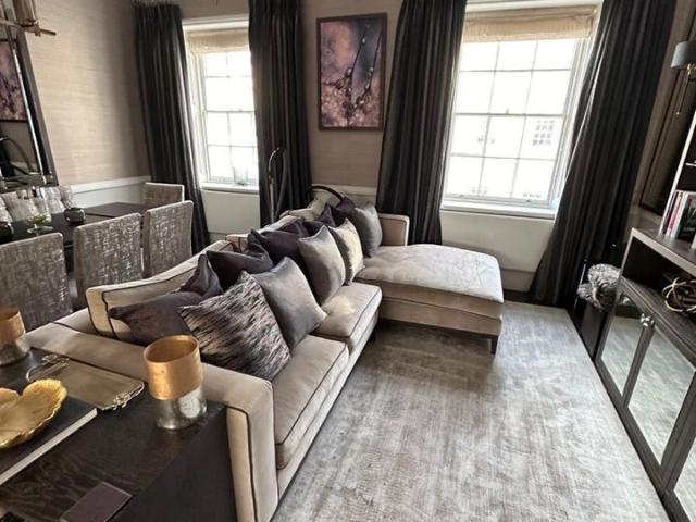 2 Bed Flat, Chesham St, SW1X