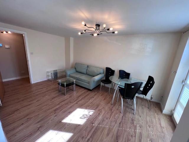 2 Bed Flat, Chesser Crescent, EH14