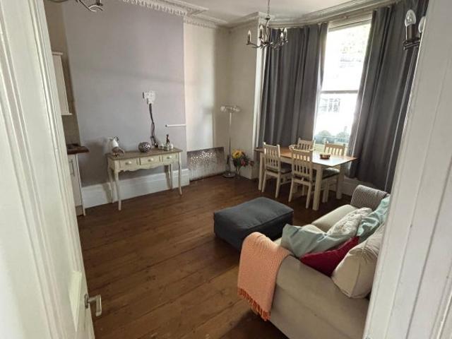 2 Bed flat Chiswick High Road