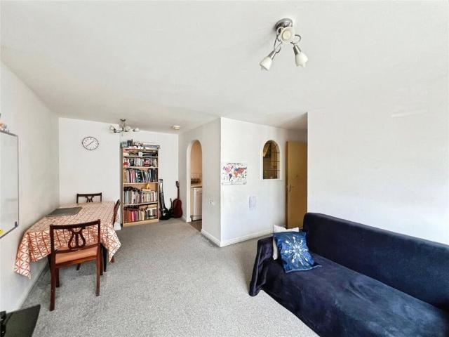 2 Bed Flat, City Court, SO14