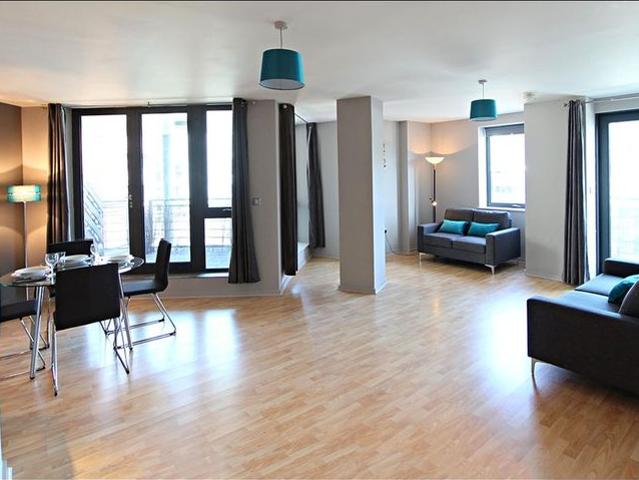 2 Bed Flat, City Road East, M15