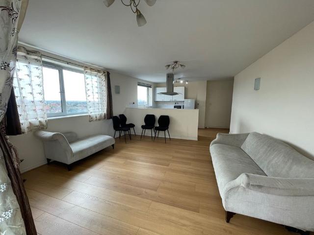 2 Bed Flat, City View, IG1