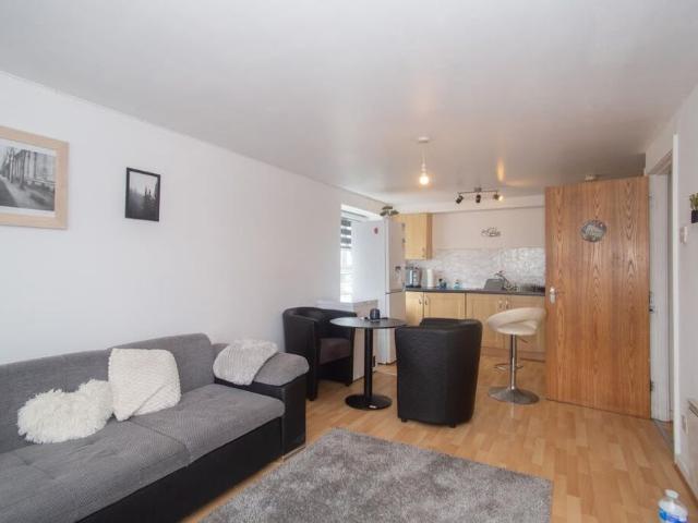 2 Bed Flat, City View, M7