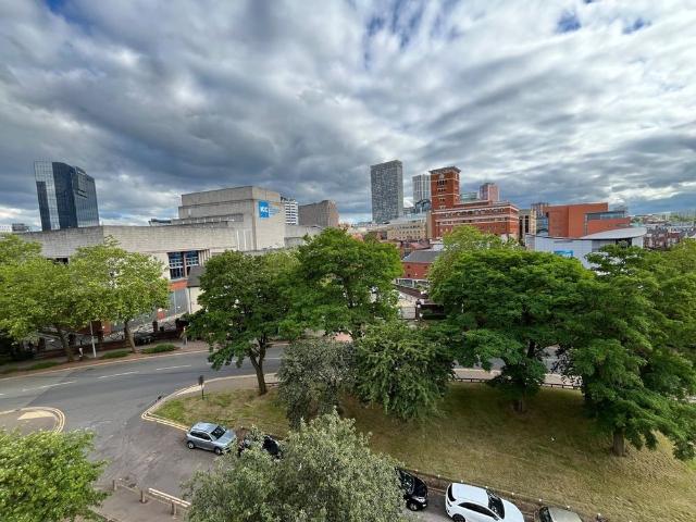 2 Bed Flat, Civic Close, B1