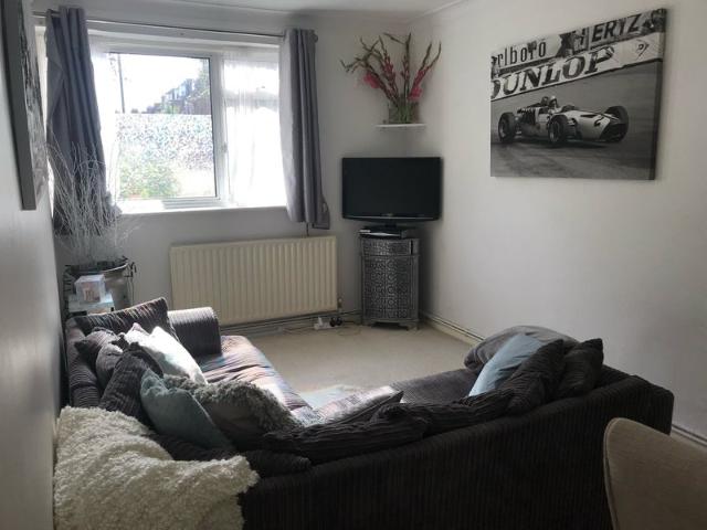 2 bed flat Clapham Common for 2 4months only