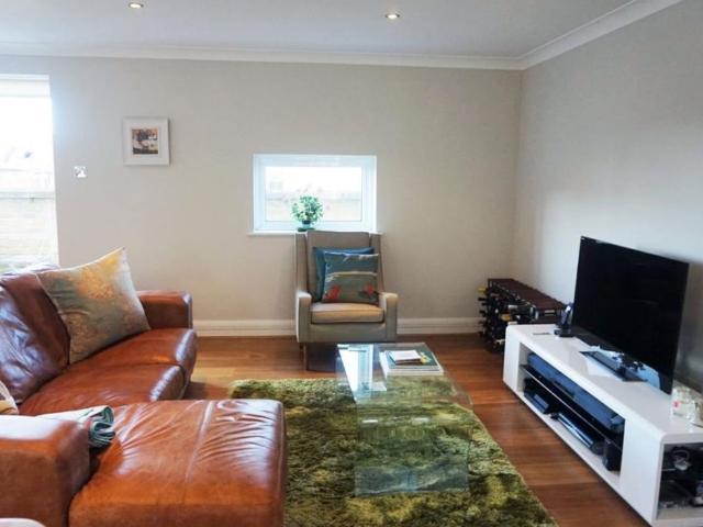 2 Bed Flat, Clapham High Street, SW4
