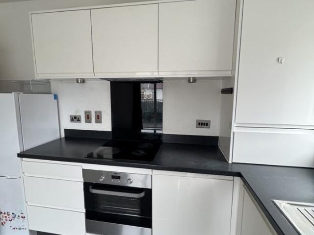 2 Bed Flat, Clarence Avenue, IG2