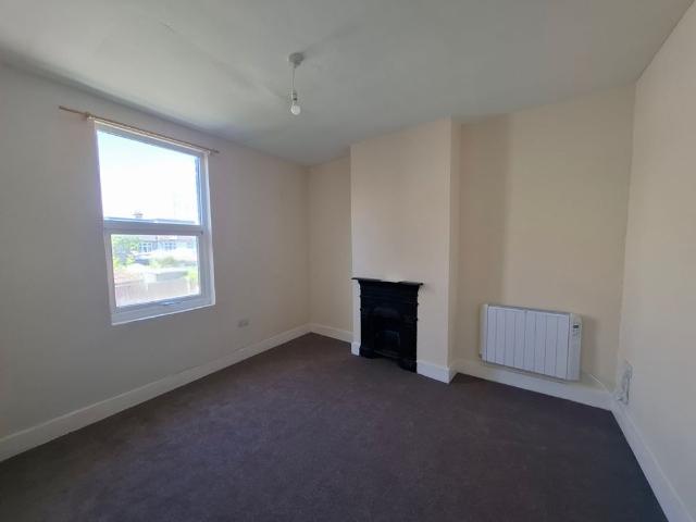 2 Bed Flat, Clarendon Road, SW19