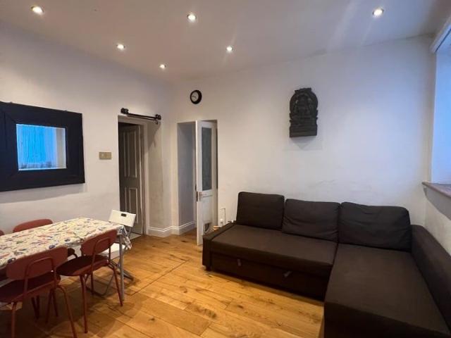 2 Bed Flat, Cleveland Terrace, W2