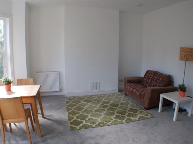 2 Bed Flat, Clifton Road, M21