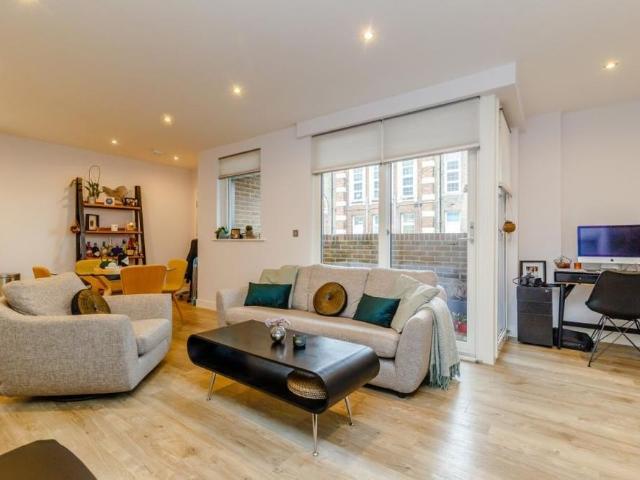 2 Bed Flat, Coombe House, E3