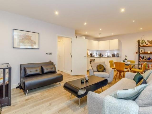 2 Bed Flat, Coombe House, E3