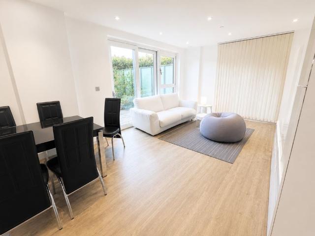 2 Bed Flat, Collet House, SW8