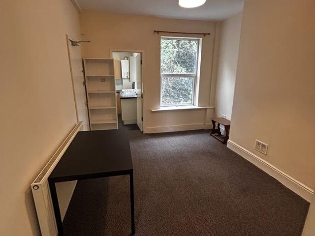 2 Bed Flat, Colwick Road Nottingham, NG2