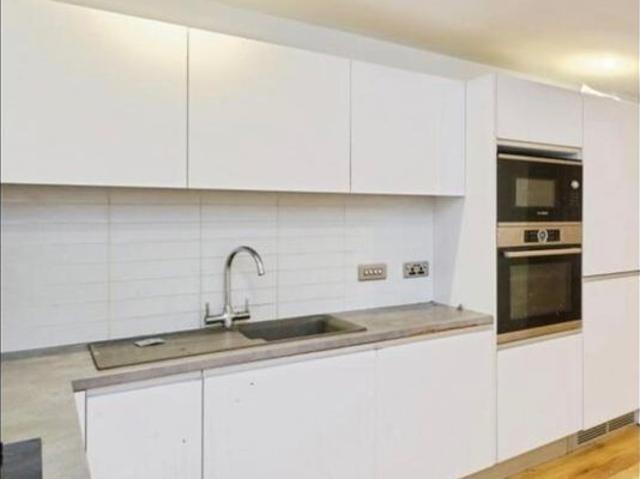 2 Bed Flat, Communication Row, B15