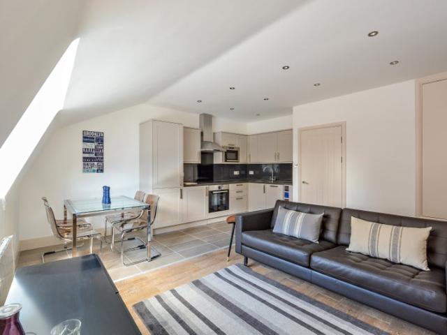 2 Bed Flat, Commercial Road, E14