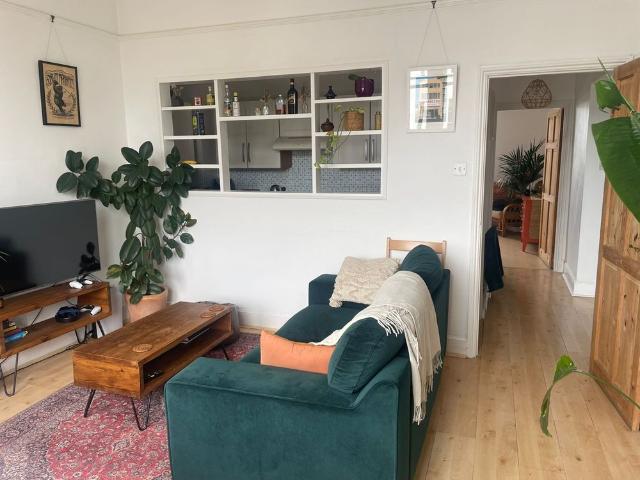 2 Bed Flat, Compton Avenue, BN1