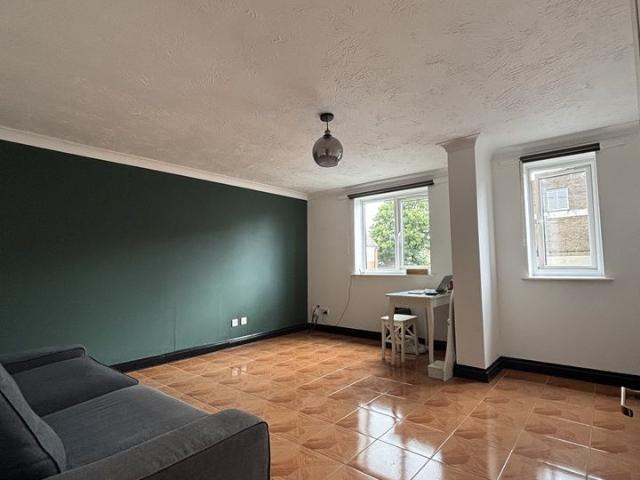 2 Bed Flat, Compton House, SO16