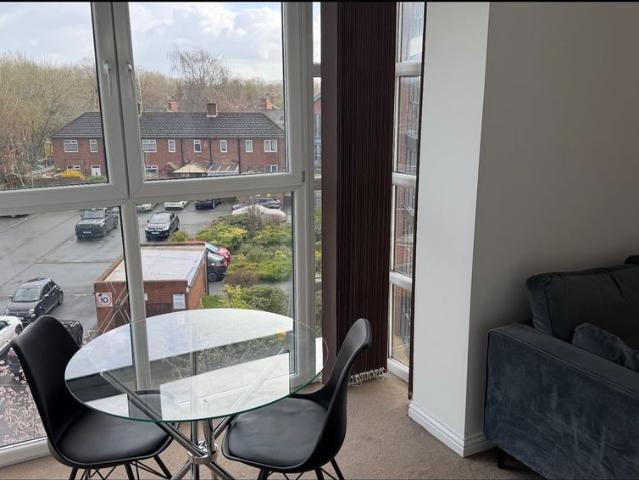 2 Bed Flat, Copper Place, M14