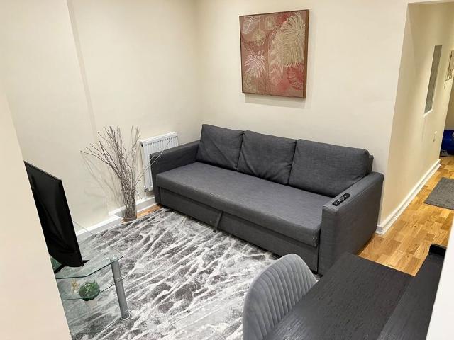 2 Bed Flat, Cornwall Gardens, SW7