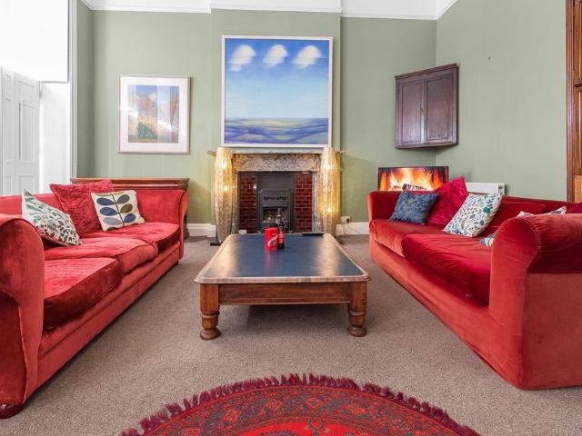 2 Bed Flat, Cornwallis Crescent, BS8