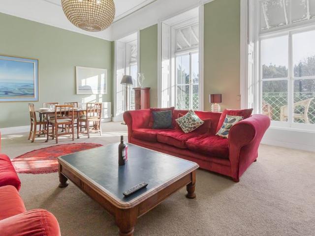 2 Bed Flat, Cornwallis Crescent, BS8