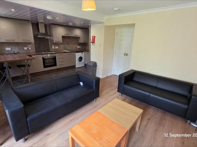 2 Bed Flat, Couper Street, G4