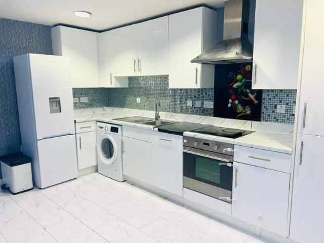 2 Bed flat CR0 1