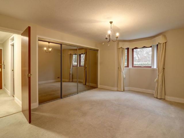 2 Bed Flat, Cramond Road North, EH4